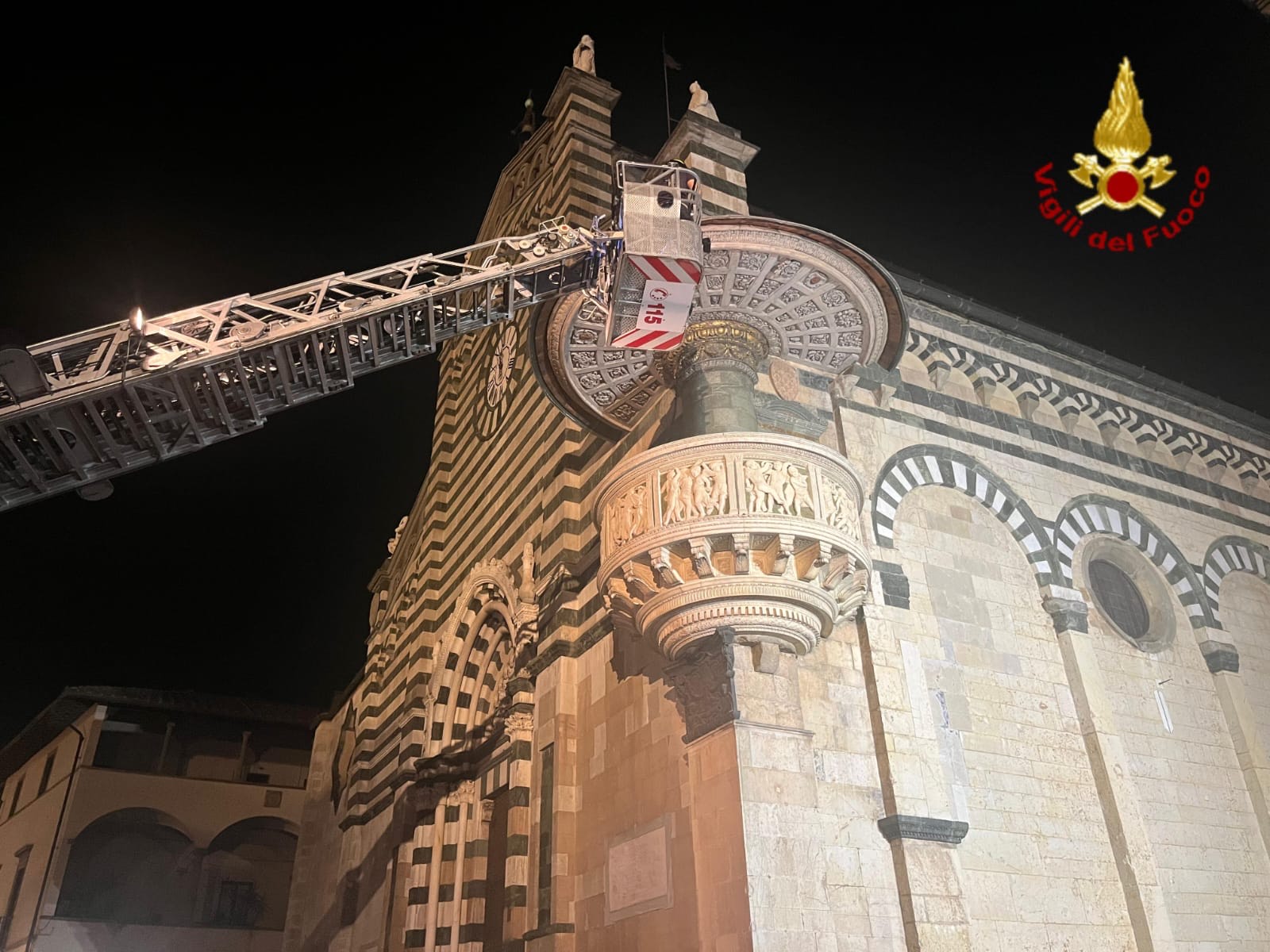 Formella si stacca da pulpito di Donatello nel Duomo di Prato - Italia 7