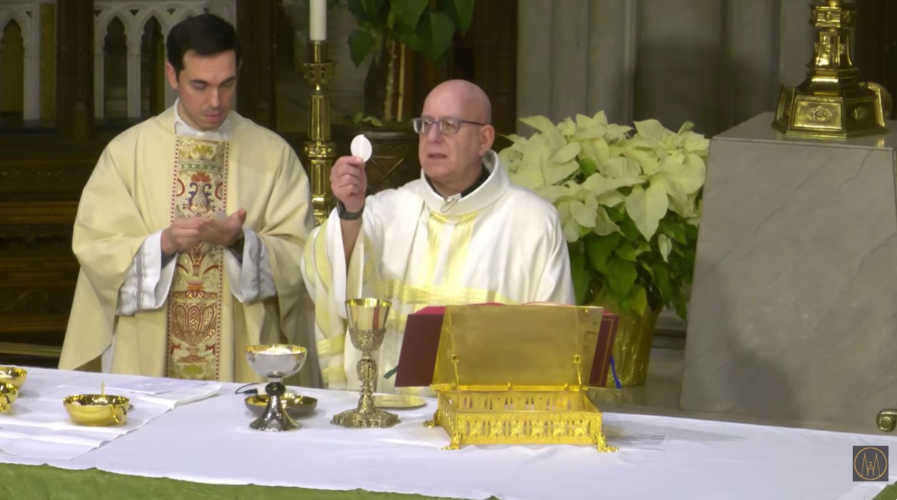 Funerale di Rocco Commisso, il figlio: "Ha investito nel futuro della ...